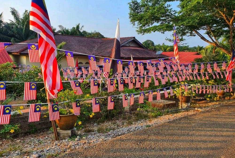 'Cantik...Banyak bendera di Felda Jengka 24'