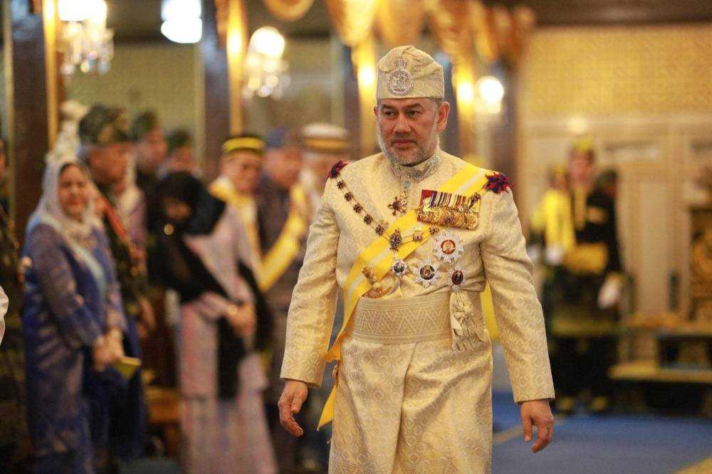 Sultan Muhammad V proclaims Che Puan Nur Diana Petra as Kelantan Sultanah