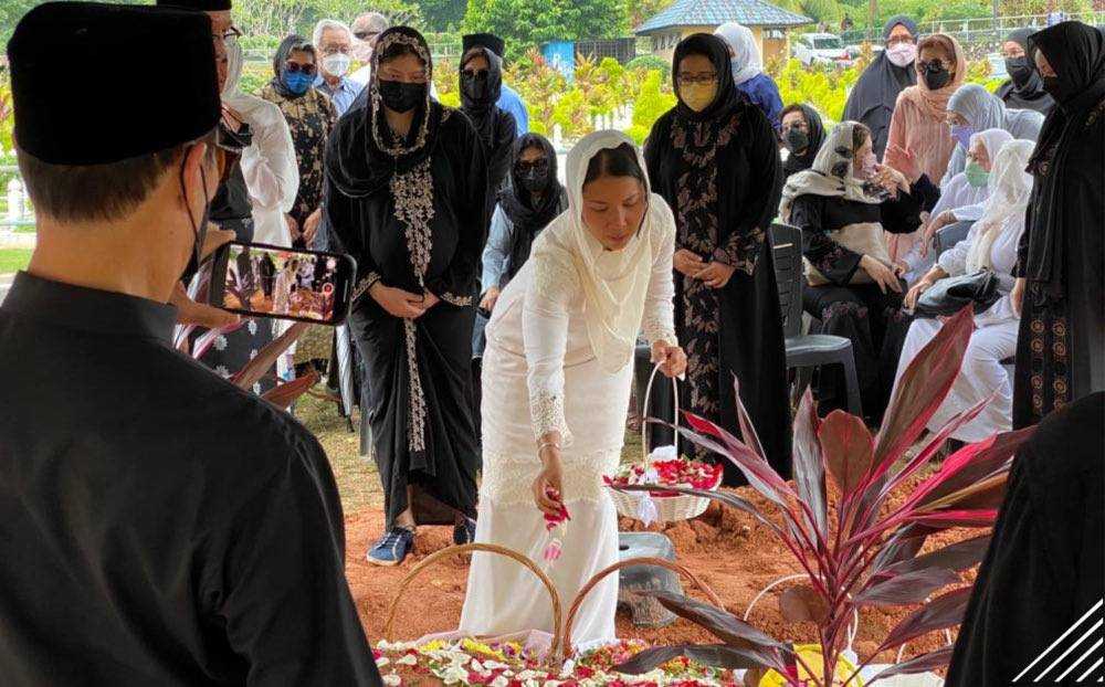 Tunku Abdul Rahman’s eldest daughter Tunku Khadijah laid to rest