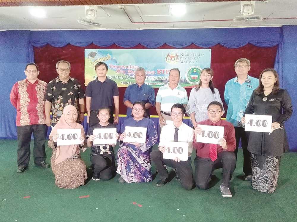 Six score perfect CGPA at Kolej Tingkatan 6 Datuk Pengiran Galpam