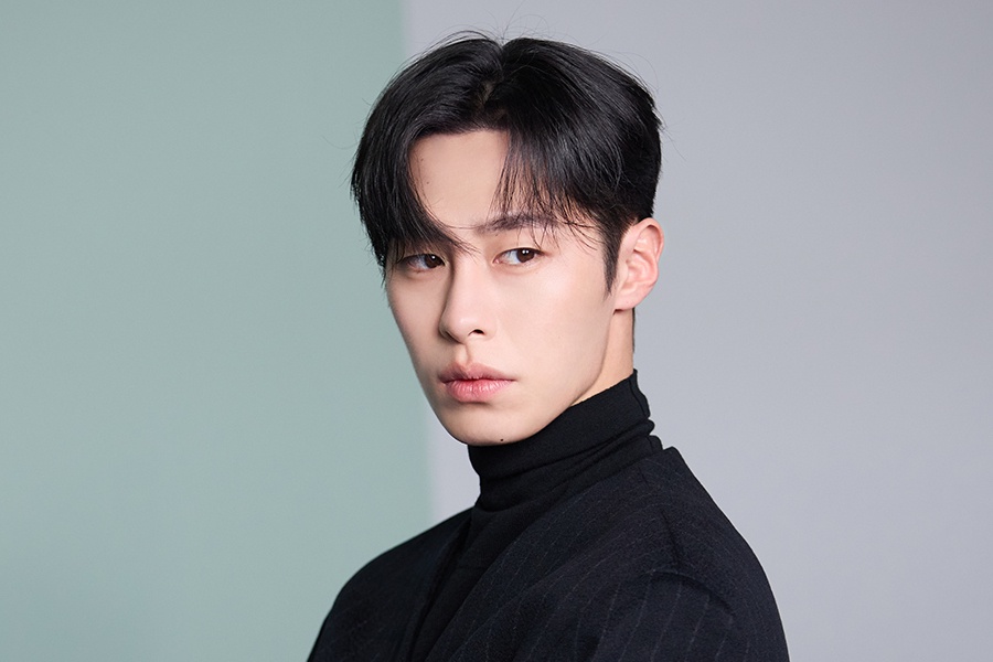 Lee Jae Wook In Talks For First-Ever Doctor Role In New Drama