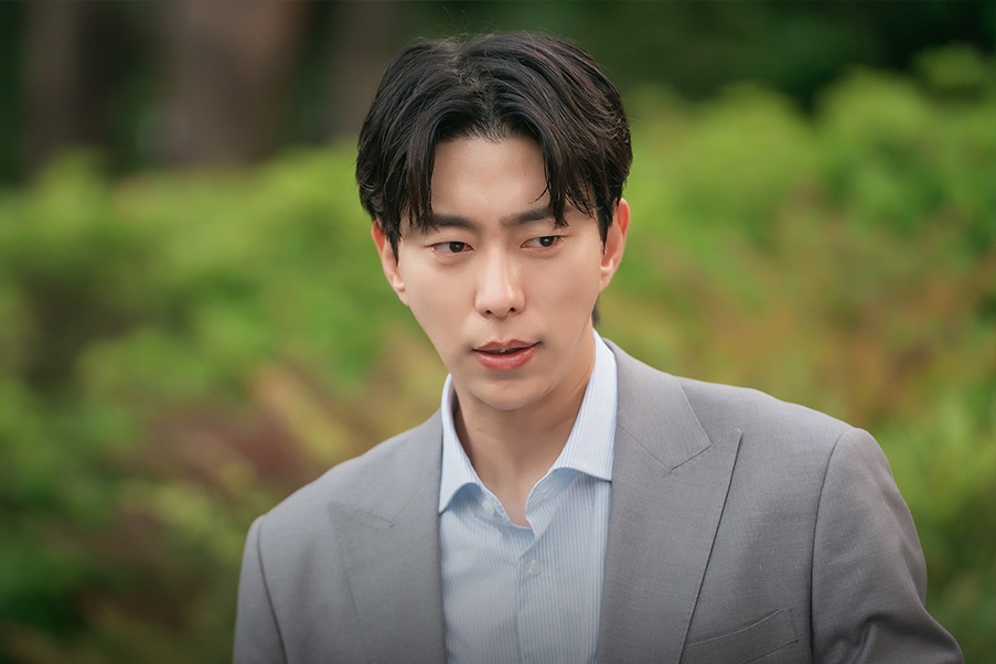 Yoon Hyun Min Transforms Into A Third-Generation Chaebol Heir With ...