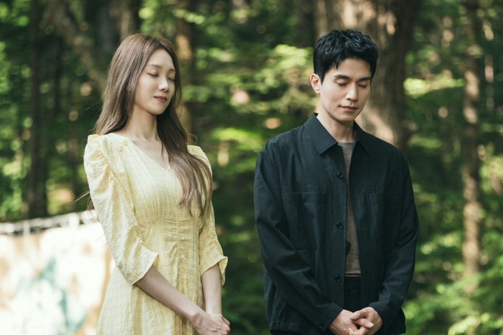 Lee Dong Wook And Lee Sung Kyung Escape Reality Through A Romantic Trip In “The Nice Guy”