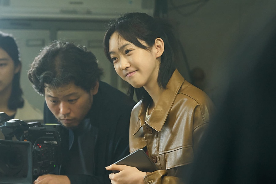 Han Ji Hyeon Is A Compassionate Documentary Producer In Upcoming Film ...