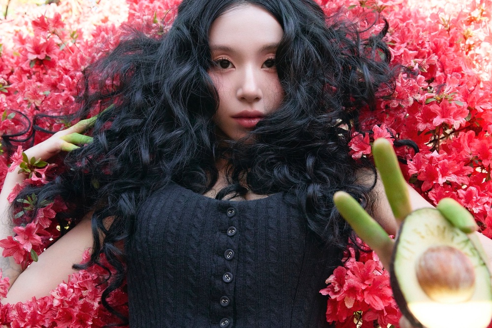 TWICE’s Chaeyoung Debuts In Top 40 Of Billboard 200 + Tops Emerging Artists Chart With “LIL ...