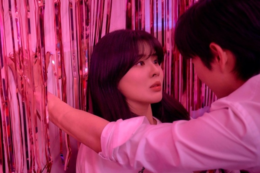 Kim Young Dae And Lee Sun Bin Are Seconds Away From A Kiss In “To The Moon”