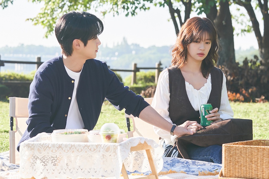 Choi Woo Shik And Jung So Min’s Romantic Picnic Date Goes Awry In ...