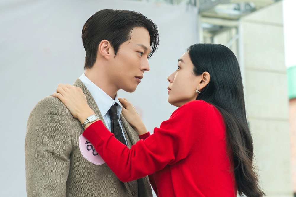 Jang Ki Yong Promises Lots Of Kissing And A Chameleon-Like Lead In ...
