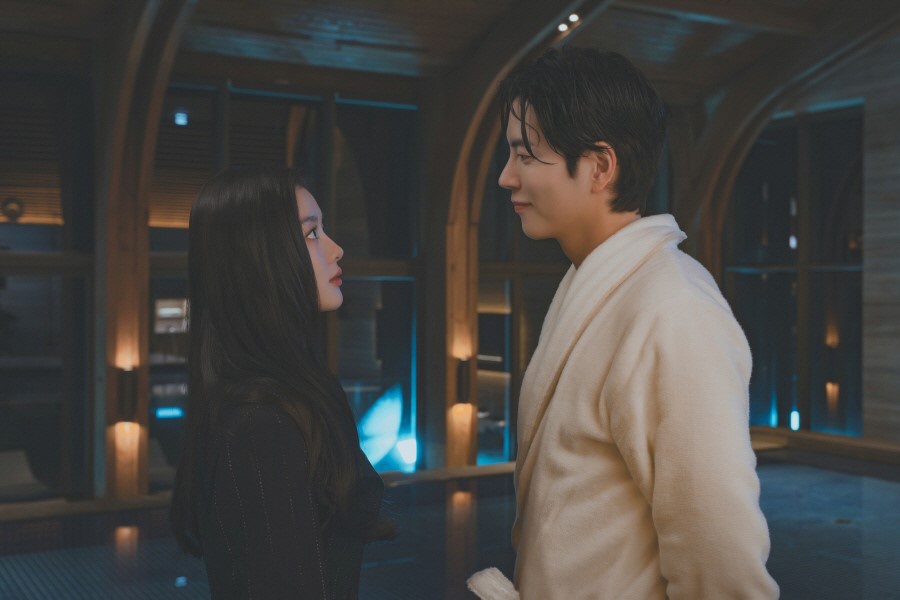 Kim You Jung Turns To Hong Jong Hyun As Her Next Move To Rise To The Top In “Dear X”