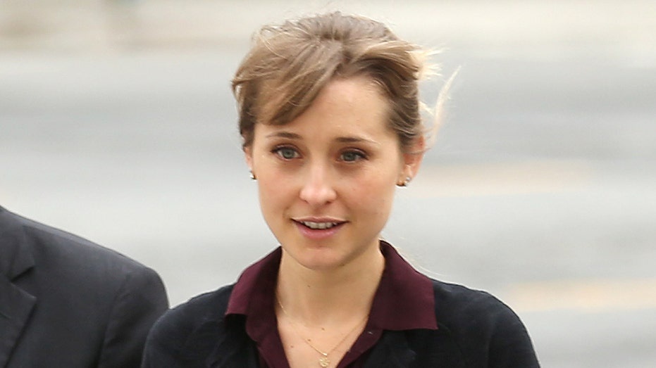 'Smallville' actress Allison Mack shares how NXIVM leader claimed sex ...