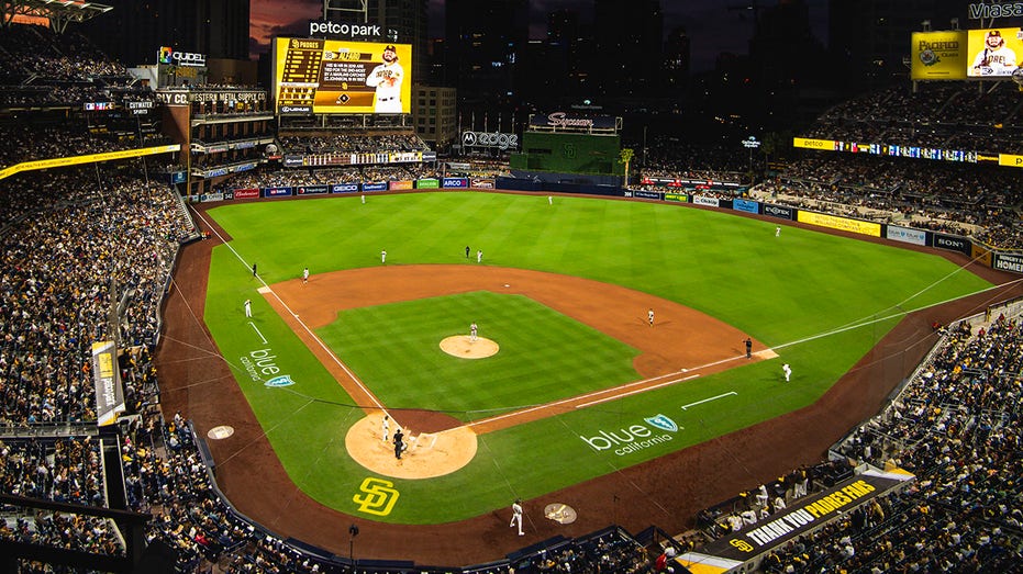 Padres' late owner's brother puts blame for not signing star pitcher ...