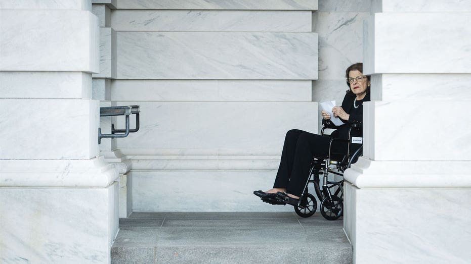Dianne Feinstein staff ‘hide her wheelchair,’ form ‘human barrier’ to ...
