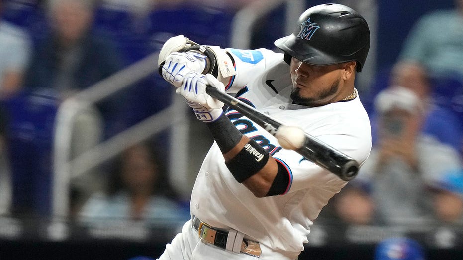 Marlins blow out Blue Jays, Luis Arraez goes 5-for-5 to raise batting ...