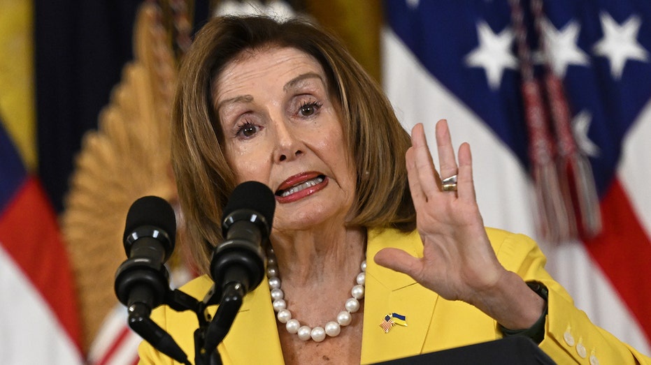 Nancy Pelosi repeatedly urges White House audience to clap: 'That's an ... Nancy Pelosi repeatedly urges White House audience to clap: 'That's an ...