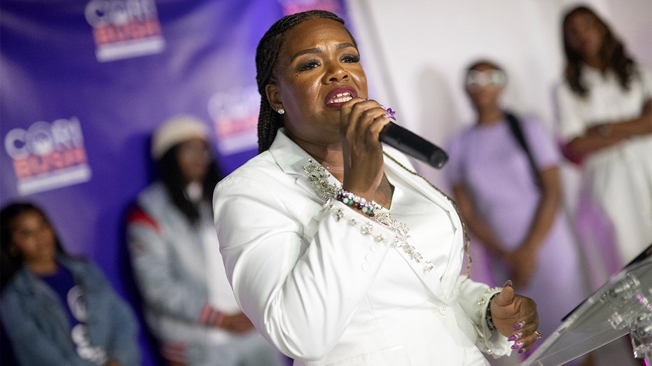 'Squad' Dem launches comeback House bid after anti-Israel views ...