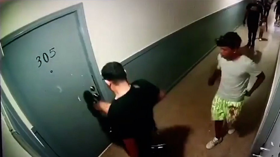 Colorado video shows Tren de Aragua gang beating apartment complex worker in extortion bid ...