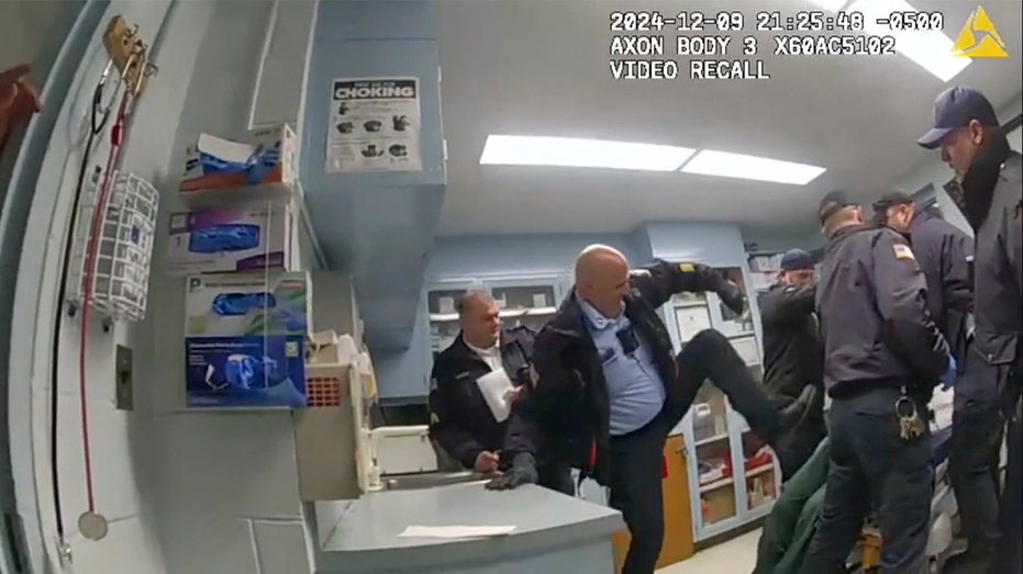 NY correctional officers repeatedly struck handcuffed inmate, picked ...