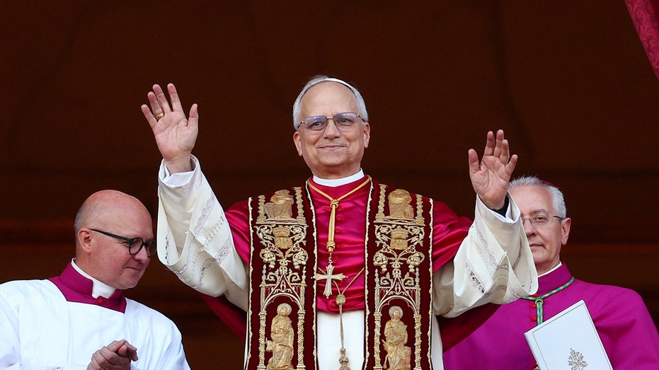 'Dio benedica il Papa', other well wishes for the new pontiff, Pope Leo ...