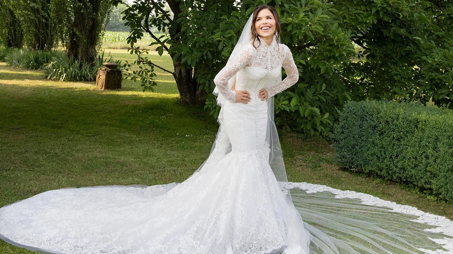 Lauren Sánchez becomes Mrs. Bezos in elegant Venice wedding with ...