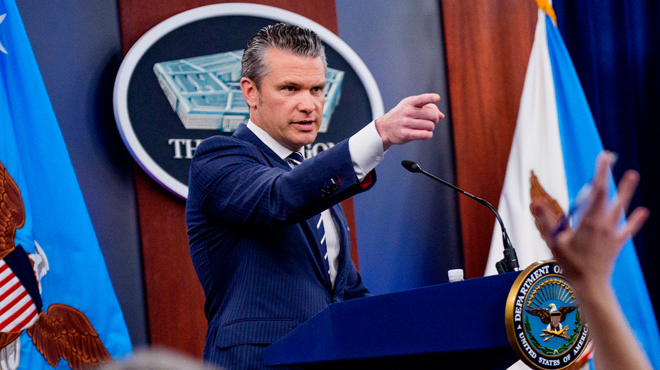 Federal judge rules Pentagon policy restricting press access ...