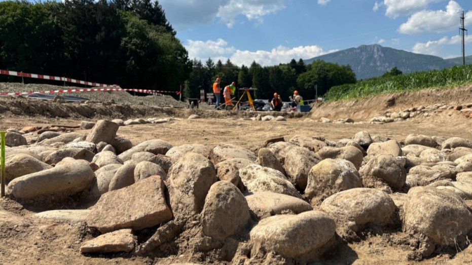 Archaeologists uncover long-lost Ancient Roman building at construction ...