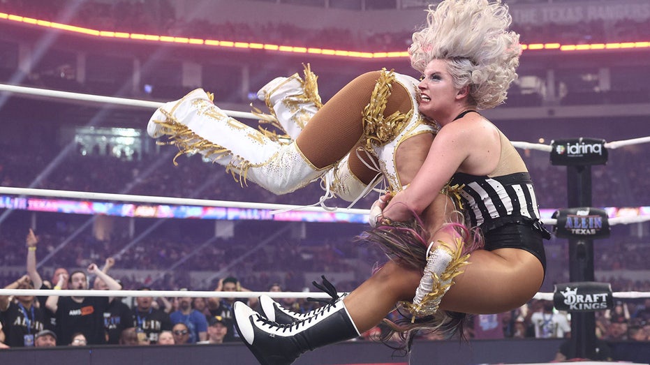 Toni Storm digs down deep to retain AEW Women's World Championship at All In: Texas over ...