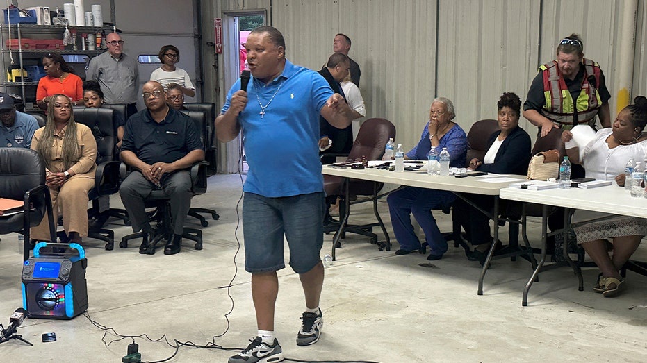 Rural town to turn closed prison into ICE detention facility despite ...