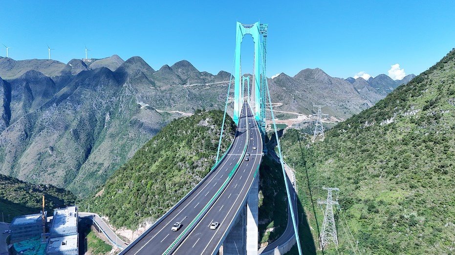World's tallest bridge cuts 2-hour mountain trip to just 2 minutes: See ...