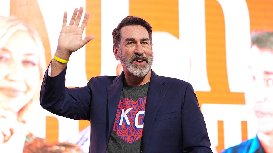 Rob Riggle expresses 'deep patriotism,' love for the country while ...