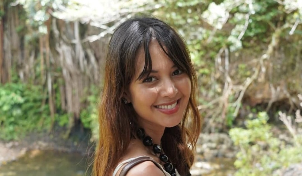 Profil Aurelie Moeremans: Karier, Biodata, dan Sinopsis Broken Strings Ebook