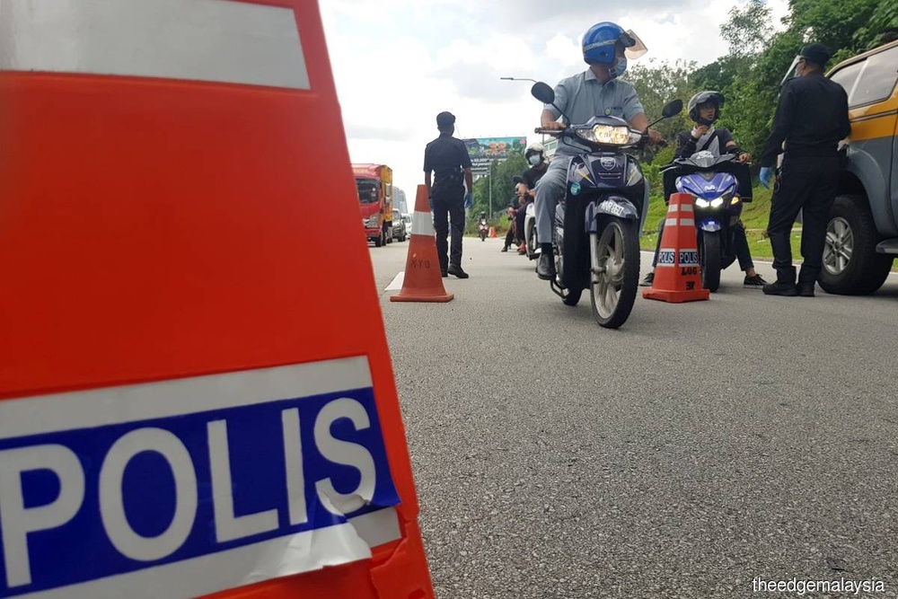 Traffic summons discount counters under Madani govt's one-year ...