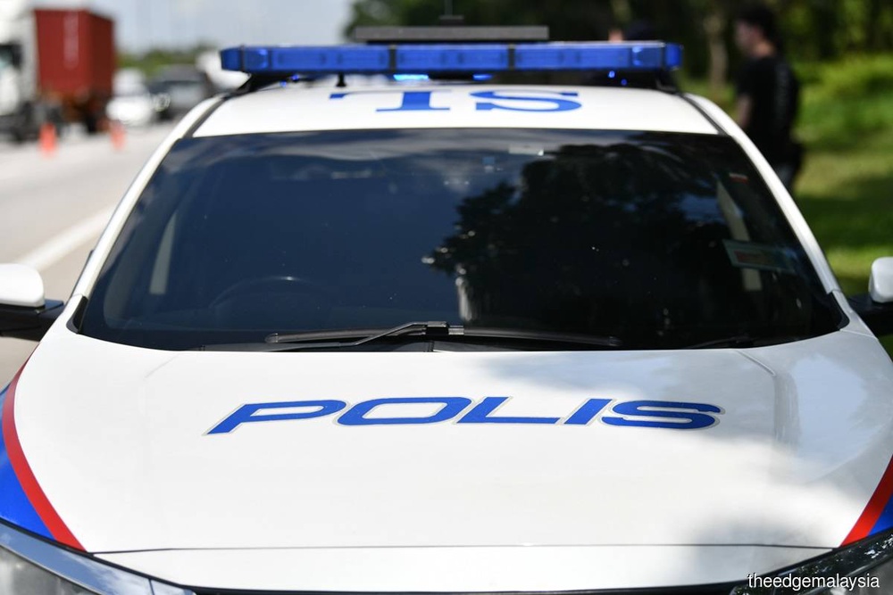 Sin Chew editors released on bail after nearly five-hour detention