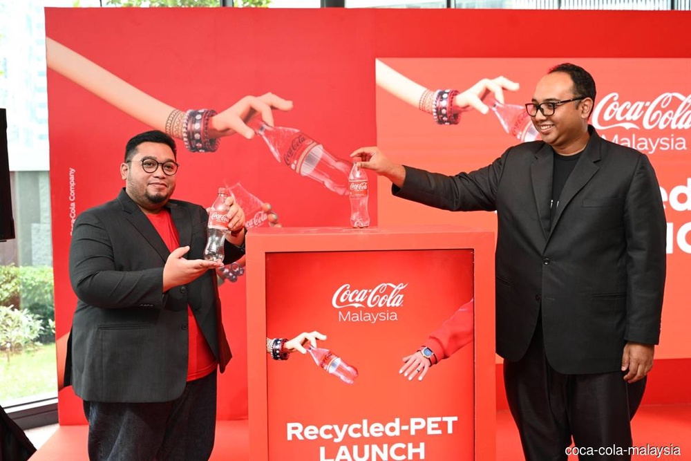 Coca-Cola introduces 100% recycled plastic bottles Coca-Cola introduces 100% recycled plastic bottles