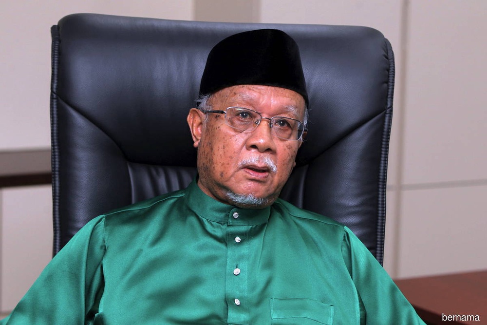 Perak mufti heads list of state award recipients