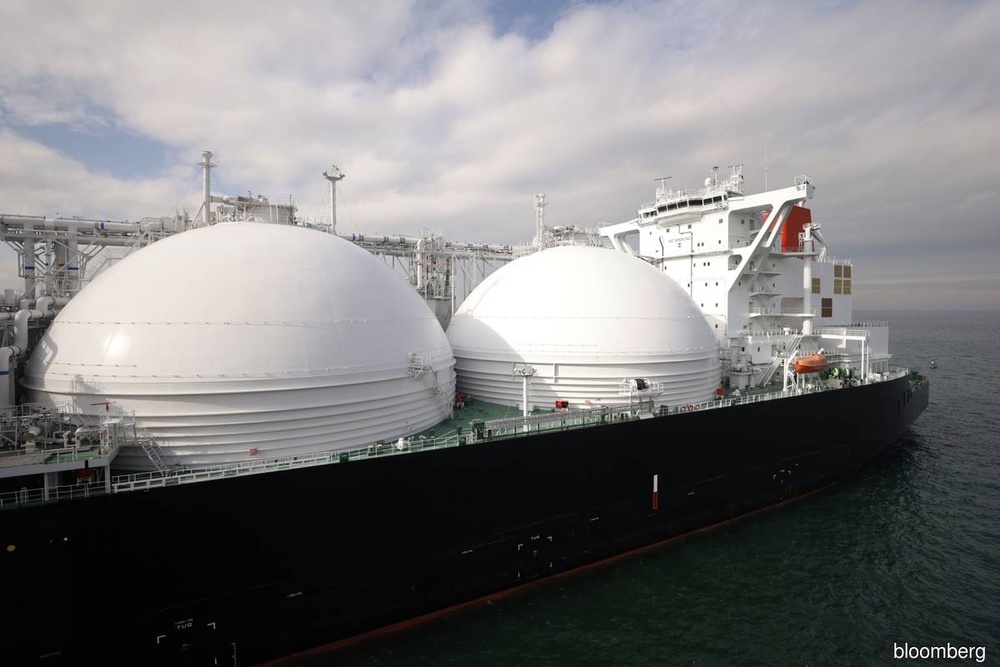 LNG companies hail Trump decision to lift freeze on export permits