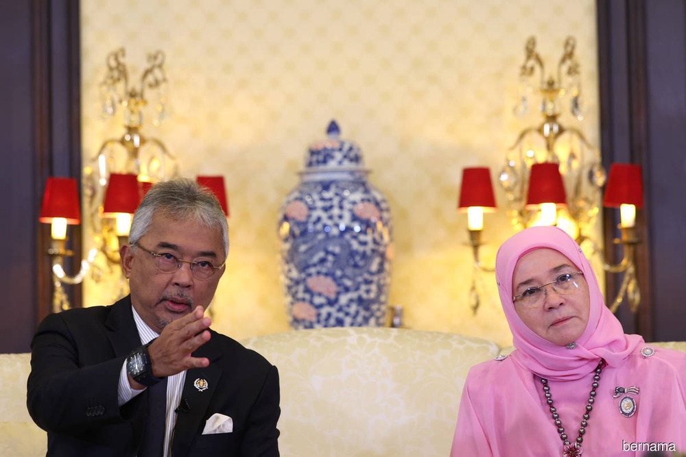 Tunku Azizah is the perfect queen, says Al-Sultan Abdullah