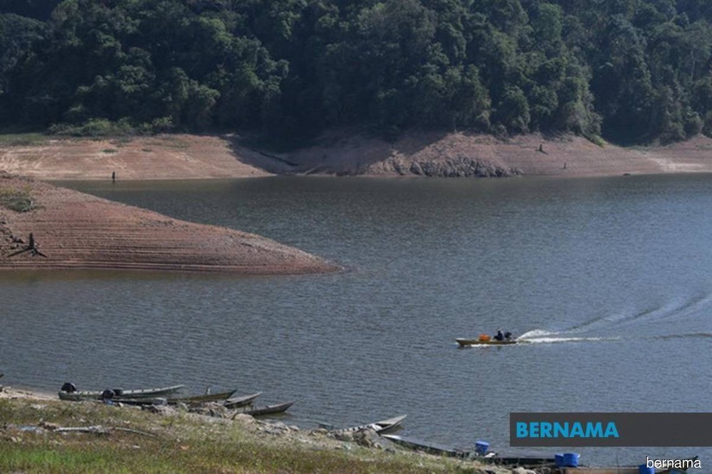 El Nino: Water levels at three Muda Agricultural Development Authority ...