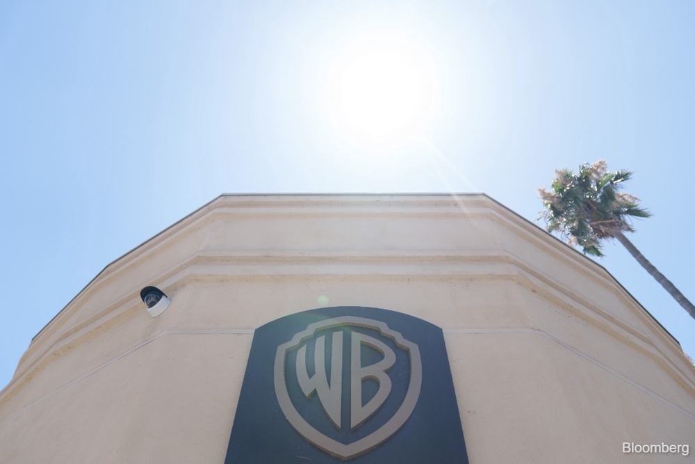 Warner Bros cut to junk by Moody’s after split plan