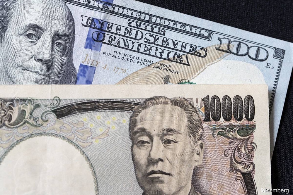 US dollar hits ¥150 for first time since August 1990