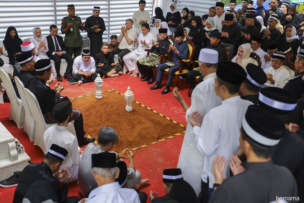 Taib Mahmud laid to rest at family cemetery in Kuching