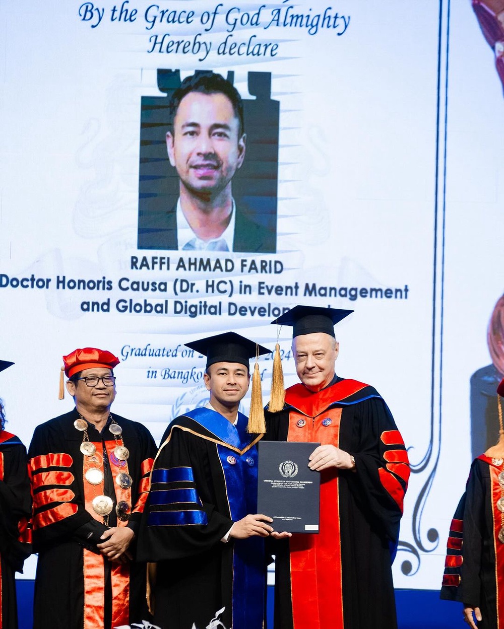 Raffi Ahmad Dapat Ijazah Doktor Kehormat, Netizen Ragui Kewujudan ...