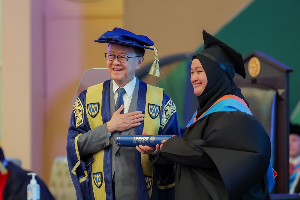 Pengasas dan Pengerusi Kumpulan Sunway, Tan Sri Jeffrey Cheah, sekali ...