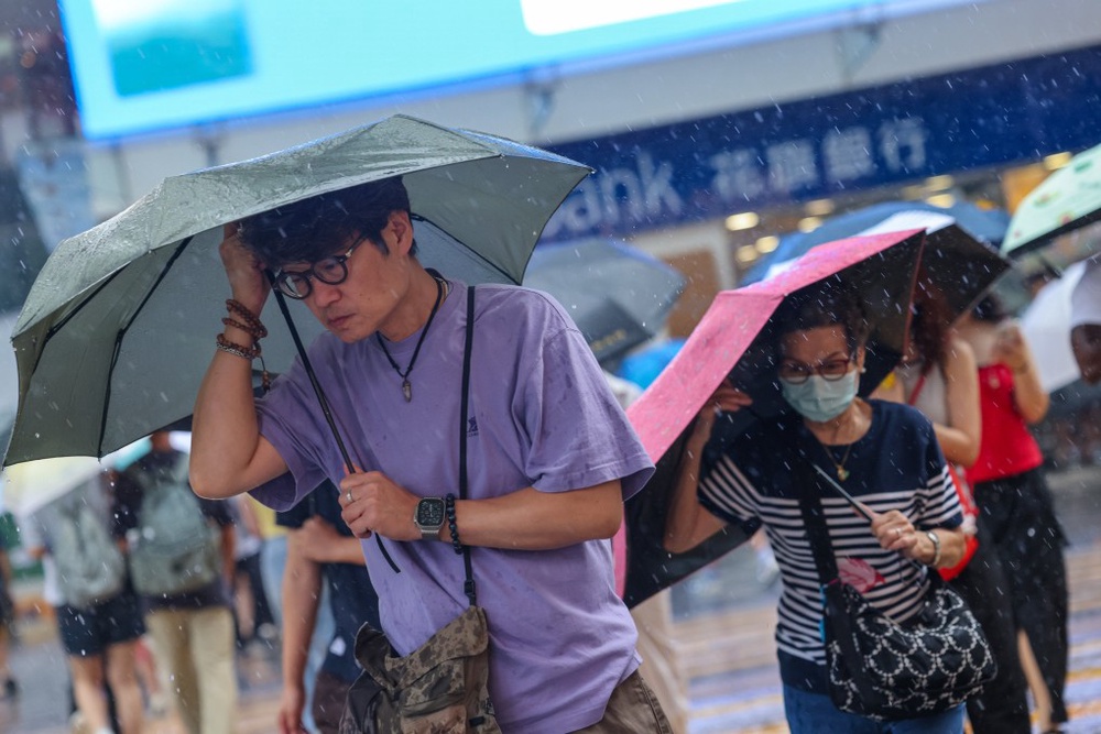 Hong Kong Observatory issues amber rainstorm warning