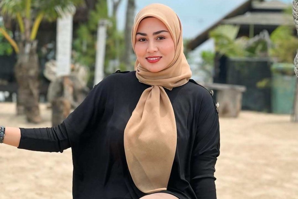 Fans, TV, perfume: Malaysian singer Eda Ezrin opens up about Thai ...