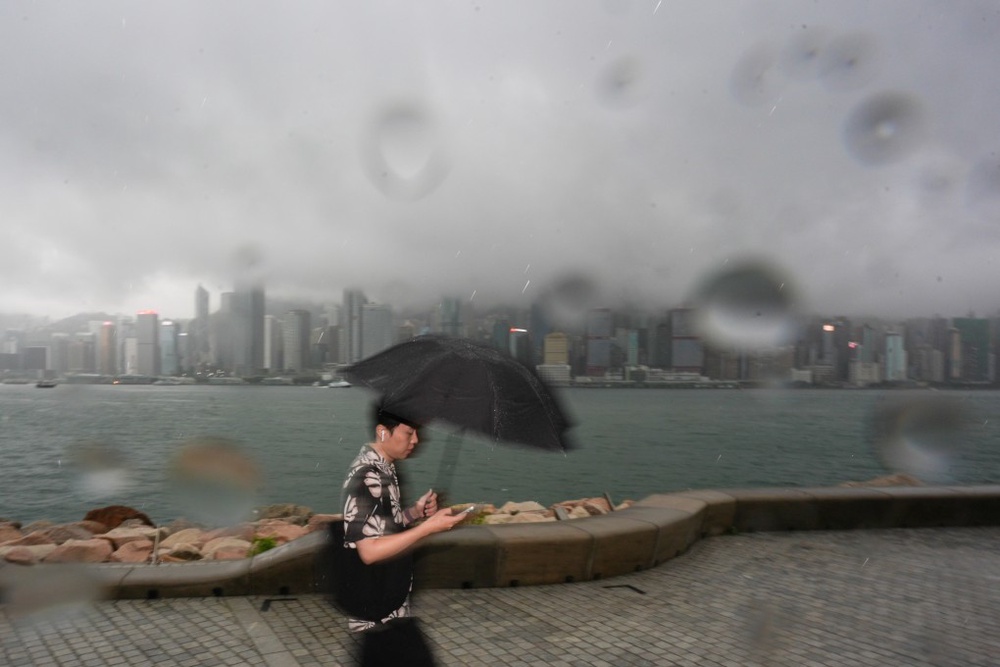 Super Typhoon Ragasa: Hong Kong braces as record wind speeds of 220km/h ...