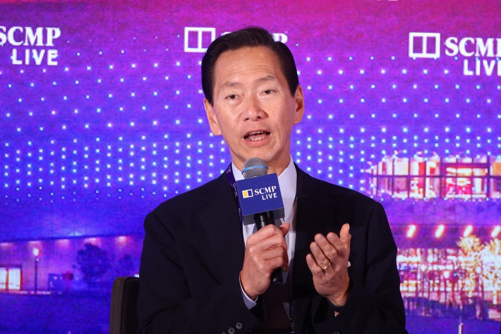 Bernard Chan to succeed Henry Tang as chairman of Hong Kong arts hub