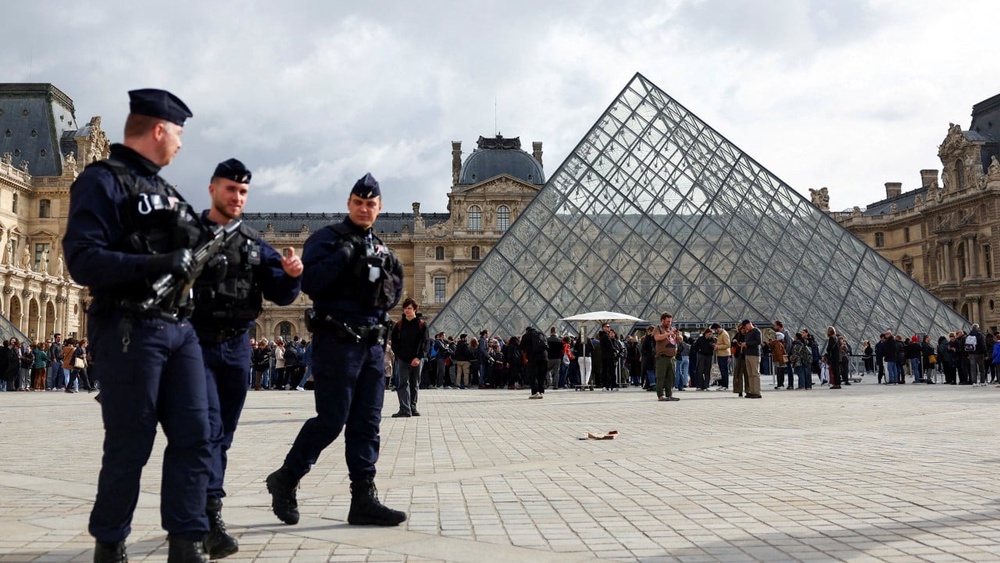 4 more arrested in Paris over US$102 million Louvre theft