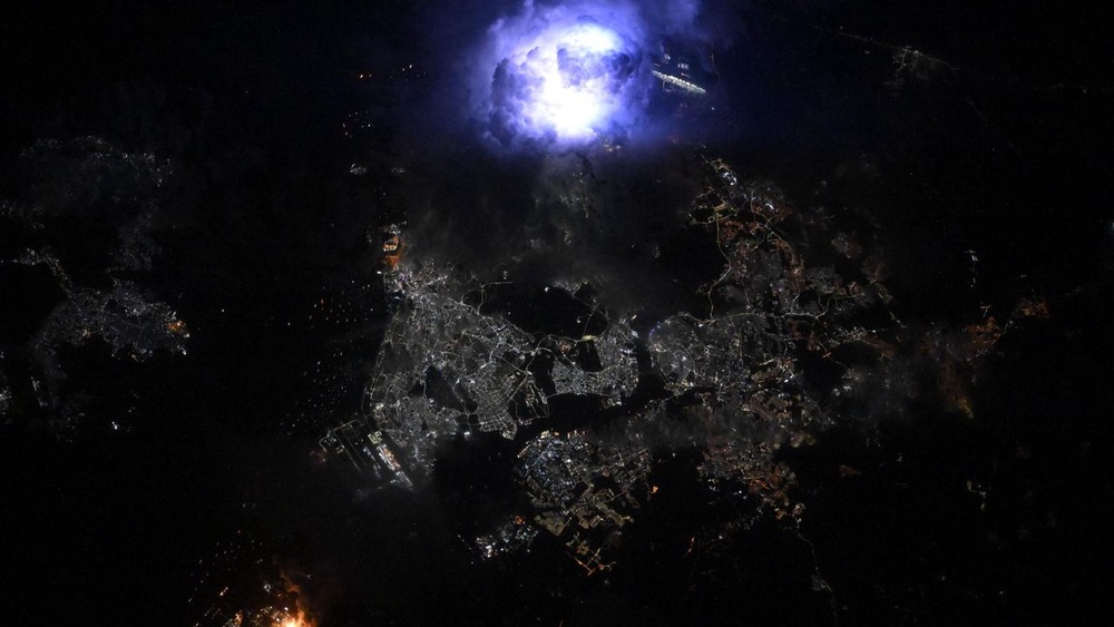 ISS astronauts spot lightning strike from space | Space photo of the ...