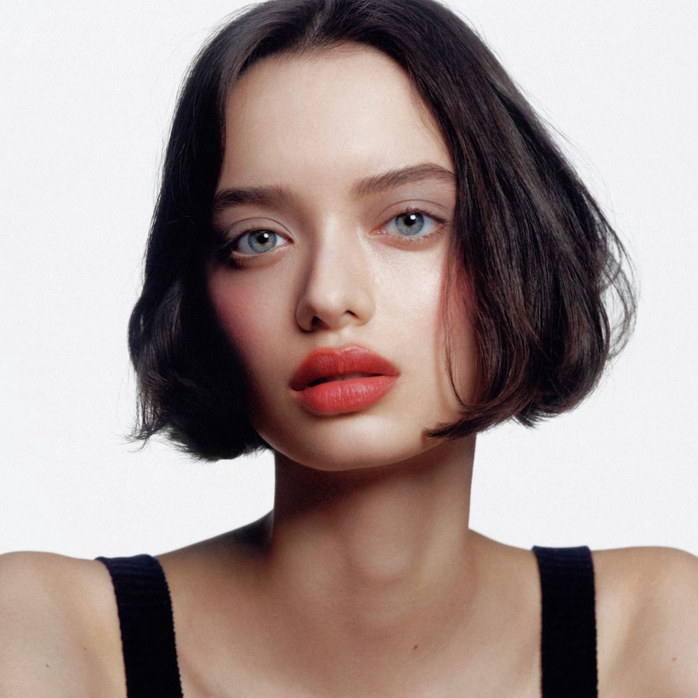 In 2026, French-Girl Makeup Rules Are Being Rewritten—These Looks Prove It