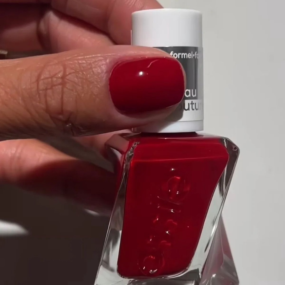 The Experts Have Spoken—These Are the Best Essie Nail Colours for a ...